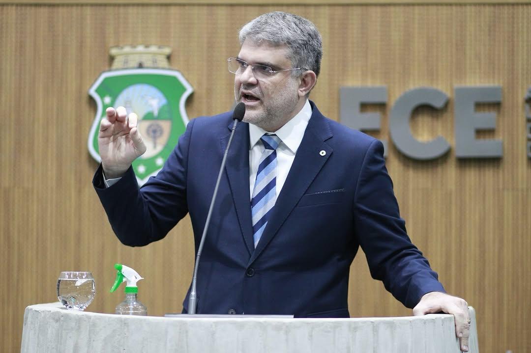 Leonardo Pinheiro deixa o PP e se filia ao PT, que se torna o partido ...