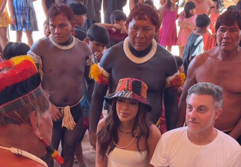 Anitta e Luciano Huck participam de ritual Kuarup no Território ...