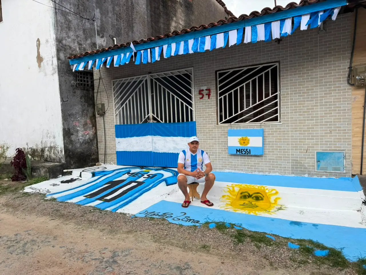 Copa do Mundo: decoração de casa no CE tem cores e bandeira da ...