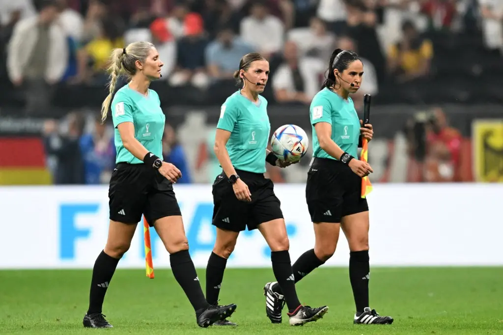 Conheça Neuza Back, brasileira que compõe primeiro trio de arbitragem ...
