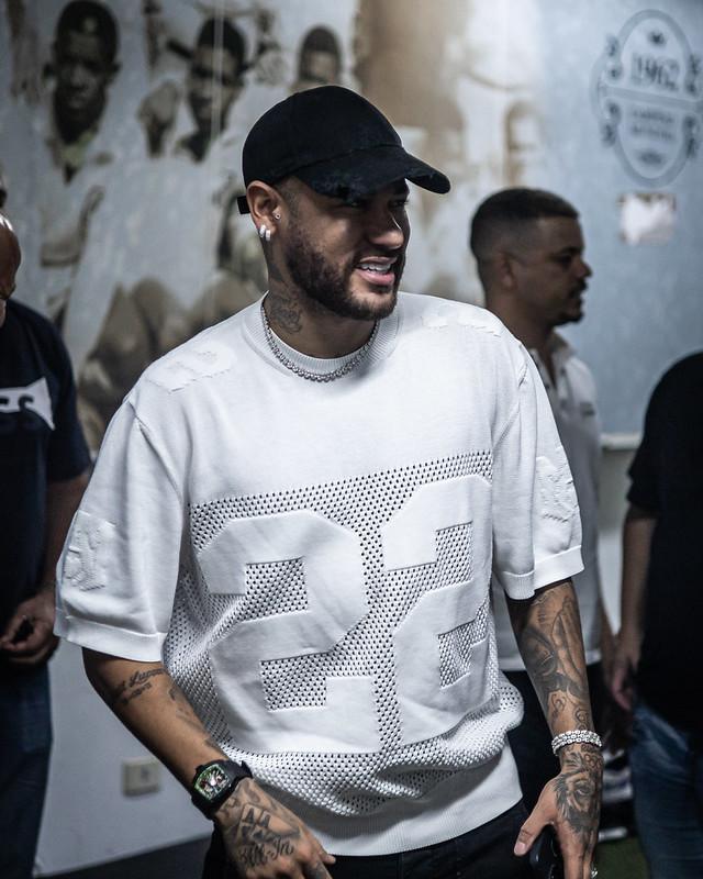 Neymar usa relógio mais caro que premiação do Campeonato Paulista na ...