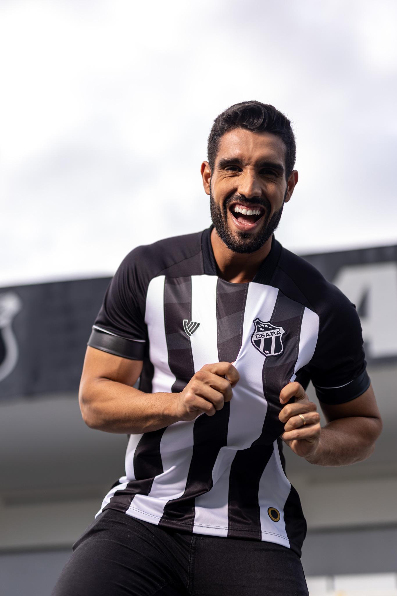 Ceará lança uniforme principal para a temporada e homenageia Dimas ...