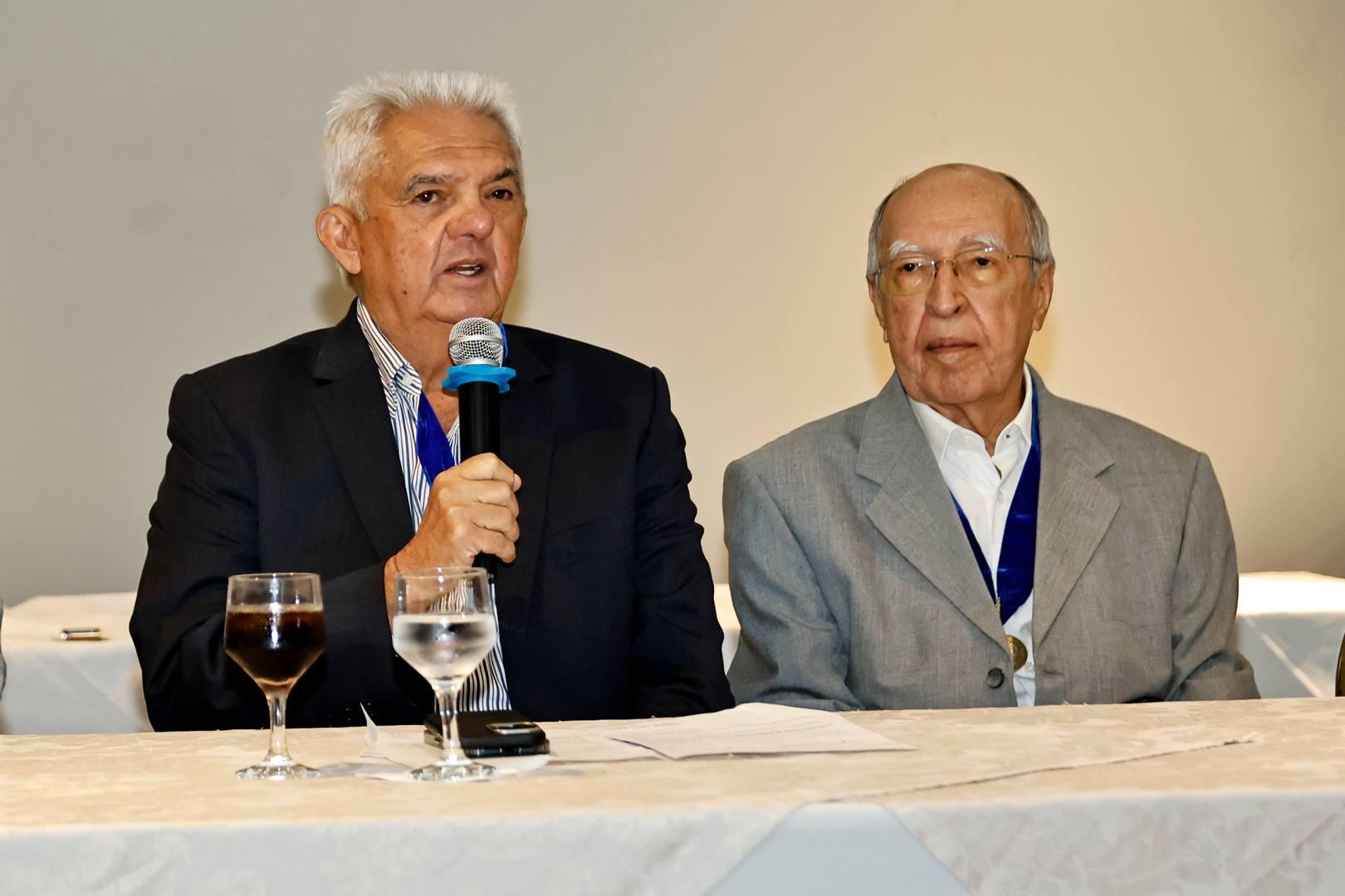 CAPTEI: Noite Literária no Ideal Clube Homenageia Lúcio Alcântara - Jeritza Gurgel - Diário do ...